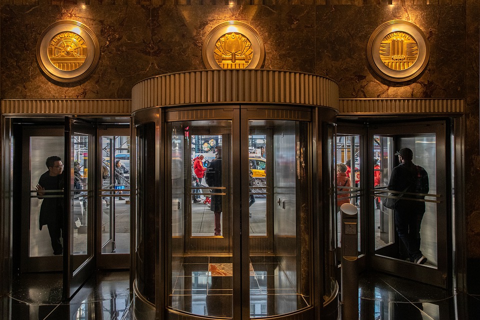 BoE รายงานการสำรวจ อังกฤษสูญเสียยอดขายและงาน จากการระบาด covid – 19 - Traderider